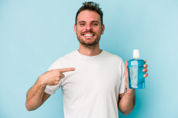 Colutorio: beneficios, cómo usarlo y tipos | Clínica Noguerol